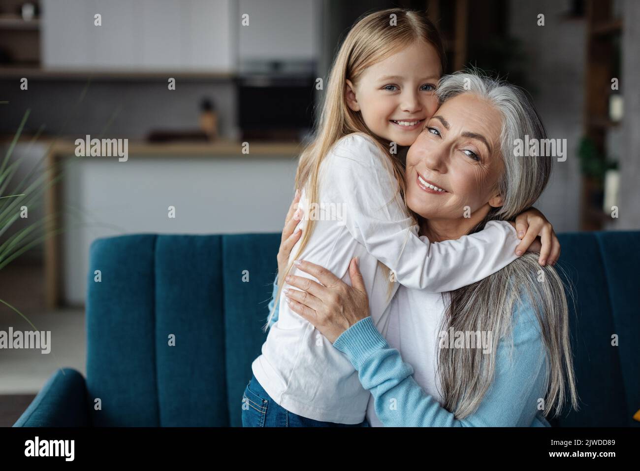 Kleine alte frau -Fotos und -Bildmaterial in hoher Auflösung – Alamy