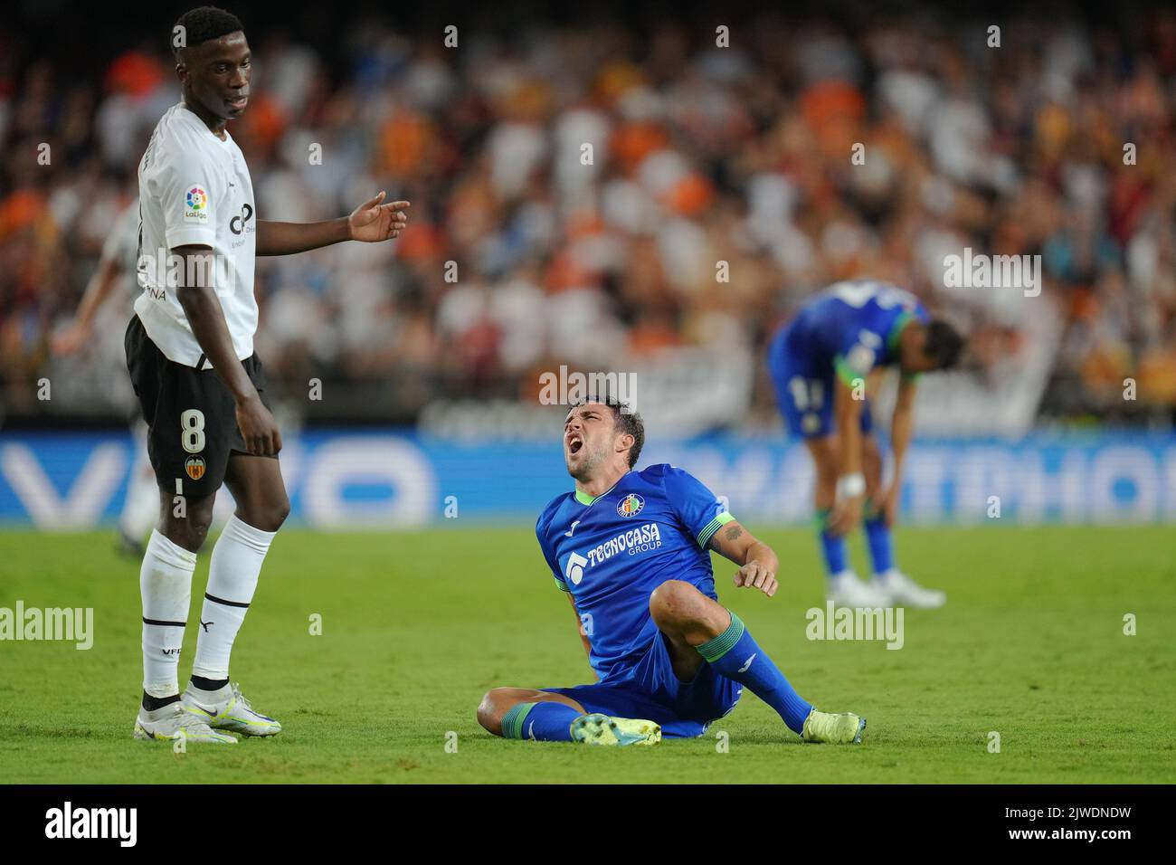 Ilaix Moriba von Valencia CF und Jaime Mata von Getafe CF während des ...