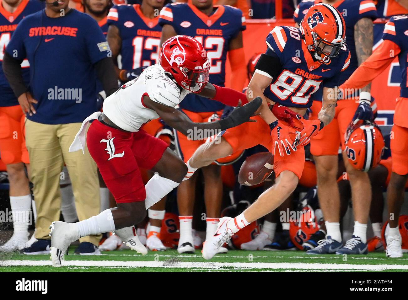 03. September 2022: Jarvis Brownlee (12) bricht in der ersten Hälfte am ...
