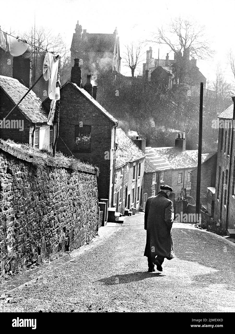 Alte lokale straße Schwarzweiß-Stockfotos und -bilder - Alamy