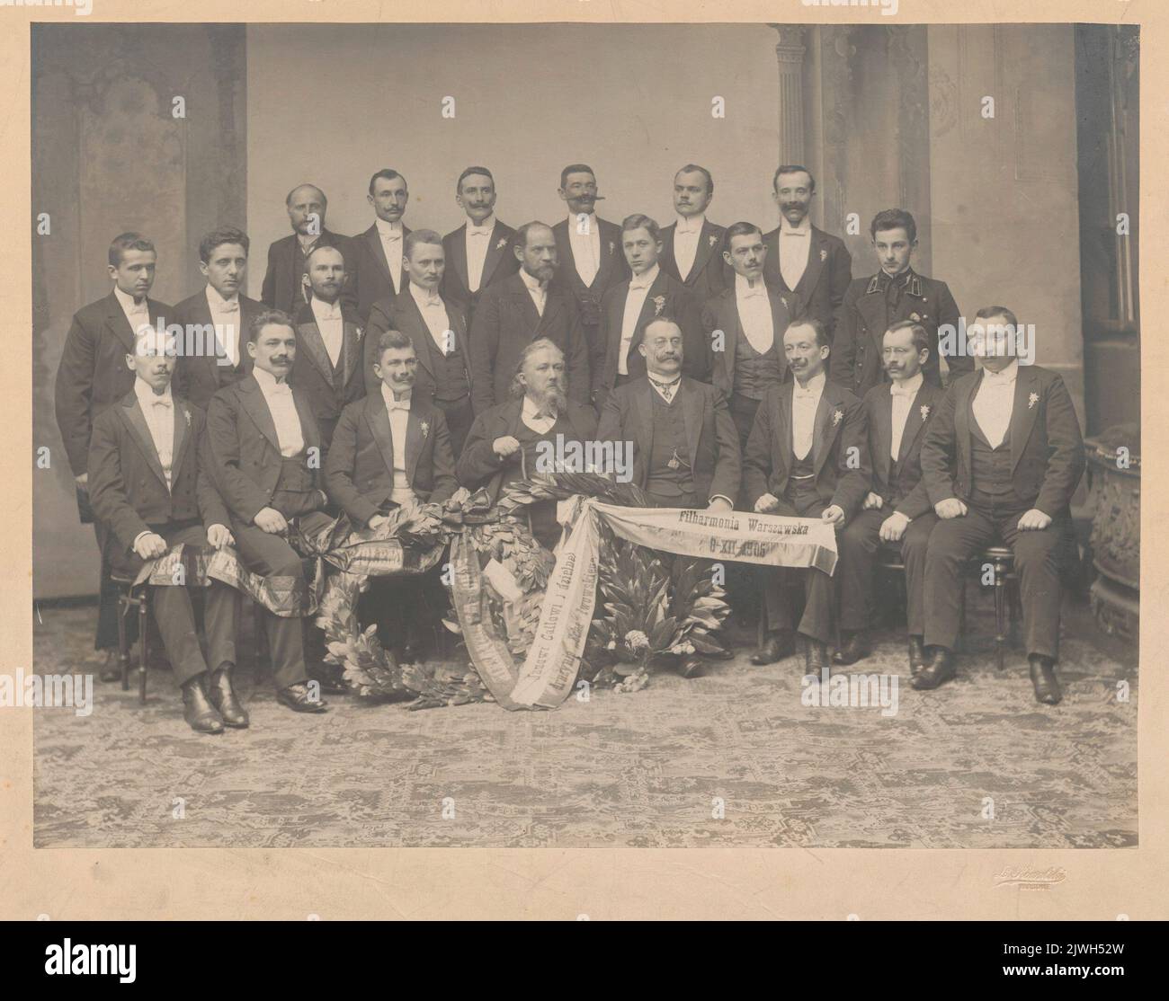 Portrait der Mitglieder der `Echo` Lviv Singers’ Society mit Jan Gall ...