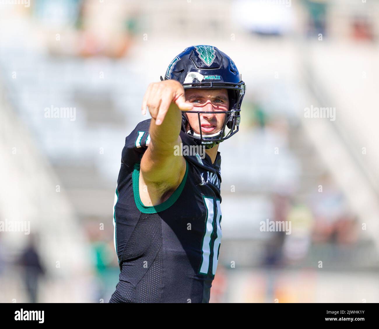 27. August 2022 - Hawaii Rainbow Warriors Quarterback Joey Yellen (18 ...