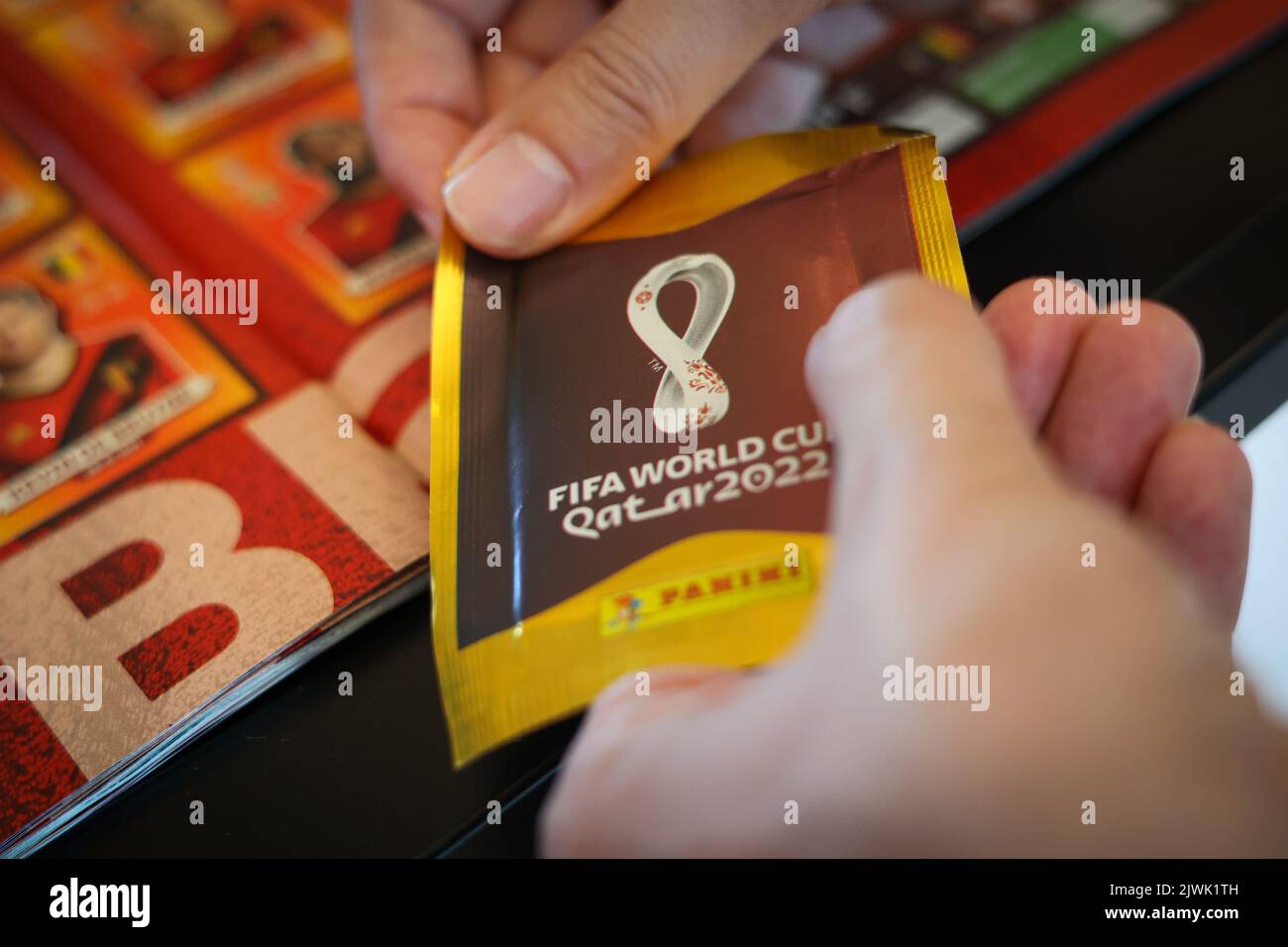Die Abbildung zeigt die Präsentation der Panini-Sticker-Kollektion zur ... Die Abbildung zeigt die Präsentation der Panini-Sticker-Kollektion zur ...