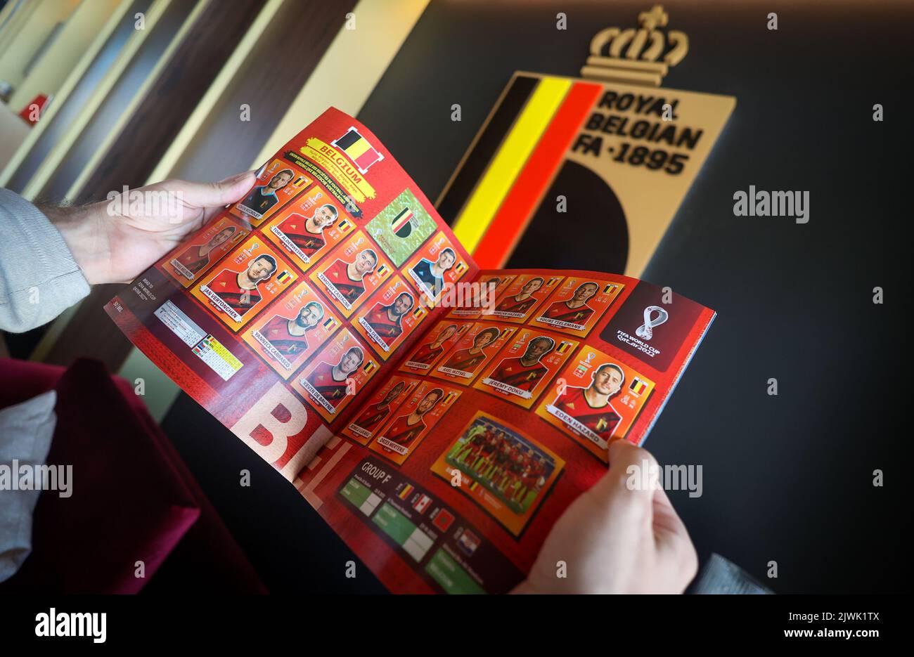Die Abbildung zeigt die Präsentation der Panini-Sticker-Kollektion zur ... Die Abbildung zeigt die Präsentation der Panini-Sticker-Kollektion zur ...