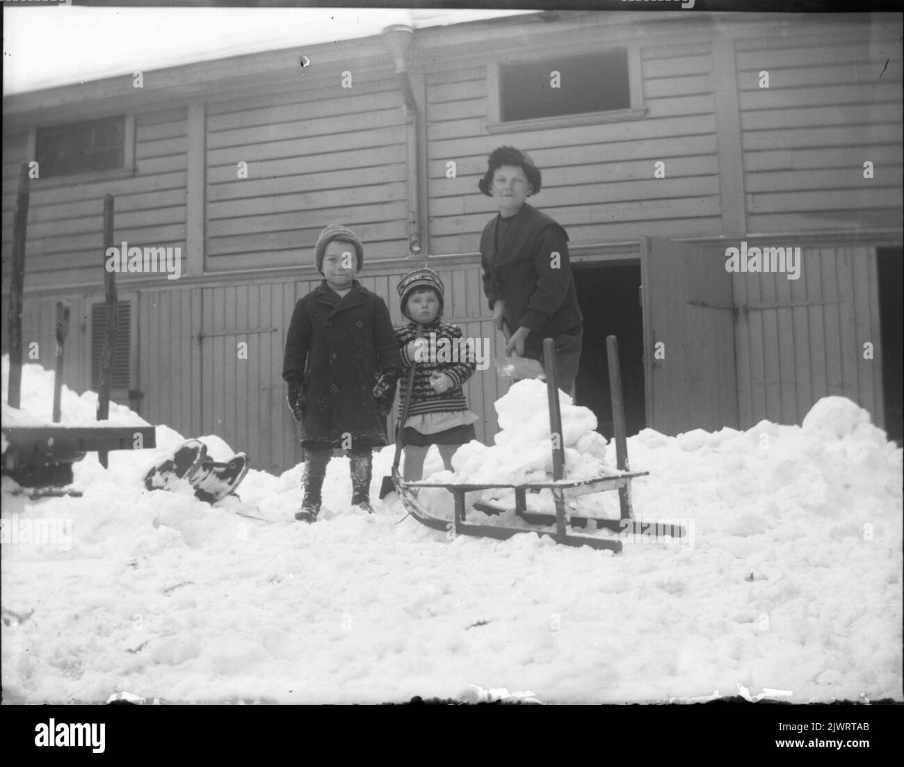Ein Bild von der Farm zu 3. Tvärgatan 15, Haus mit Großmutter Anna ...