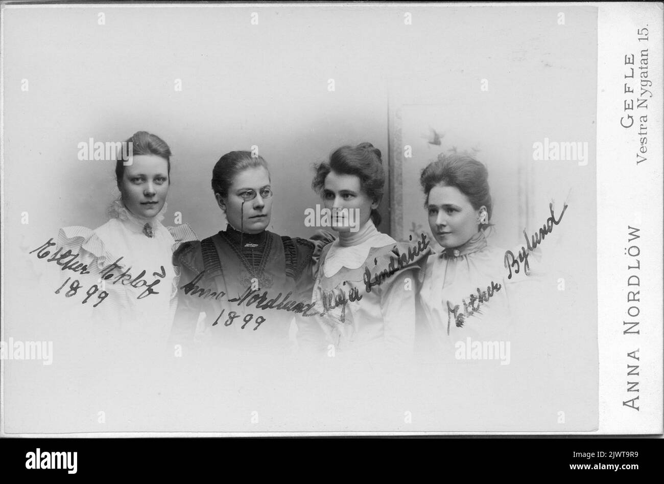 Die Menschen von links: Ester Eklöf, Anna Nordlund, Maja Lindkvist und ...