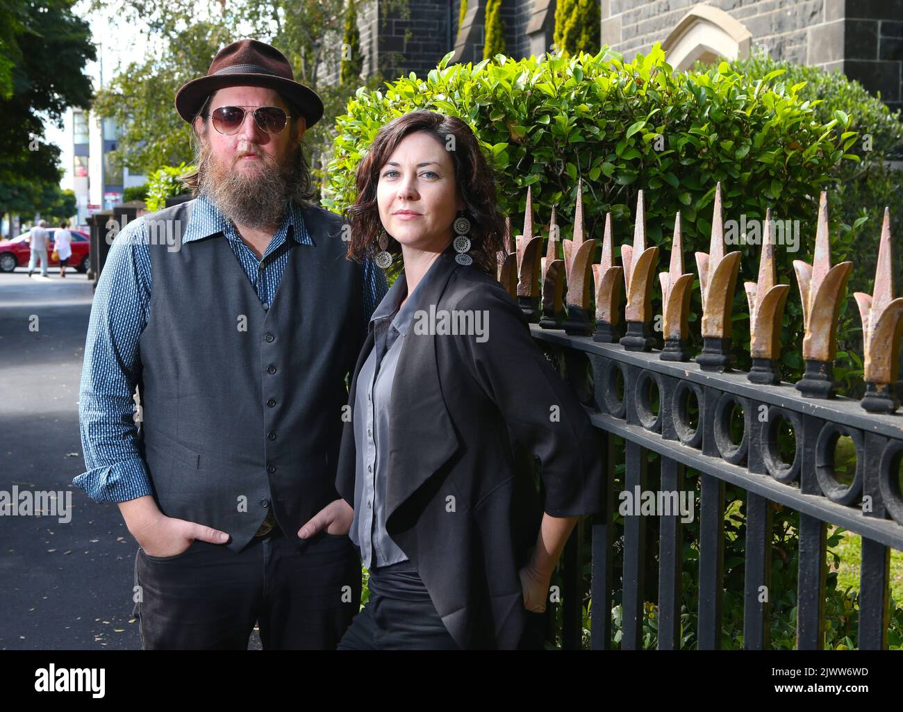 Tristan Goodall und Taasha Coates of the Audreys posieren für ein Foto ...