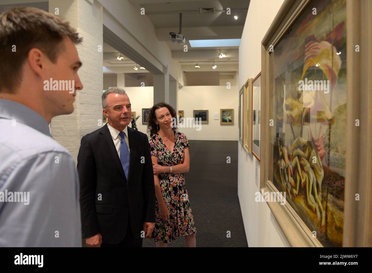 Der Direktor des Australian war Memorial, Dr. Brendan Nelson, sowie die ...