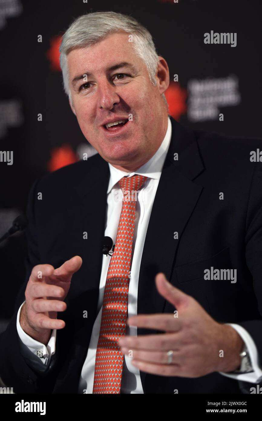 Der CEO der National Australia Bank, Cameron Clyne, beantwortet eine ...