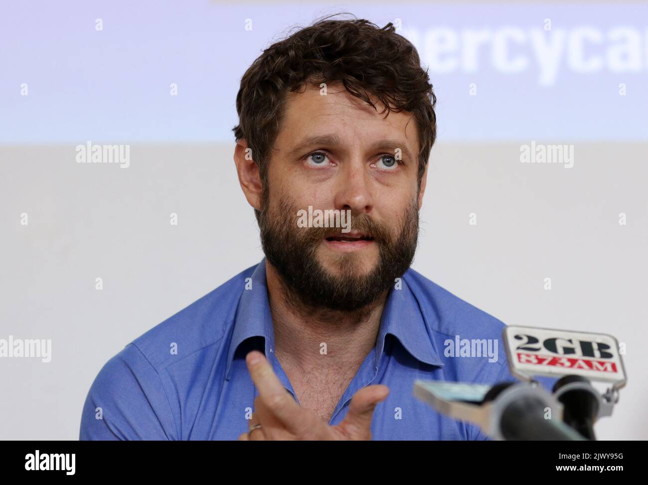 Ben Quilty spricht auf der Pressekonferenz von I Stand for Mercy, um ...