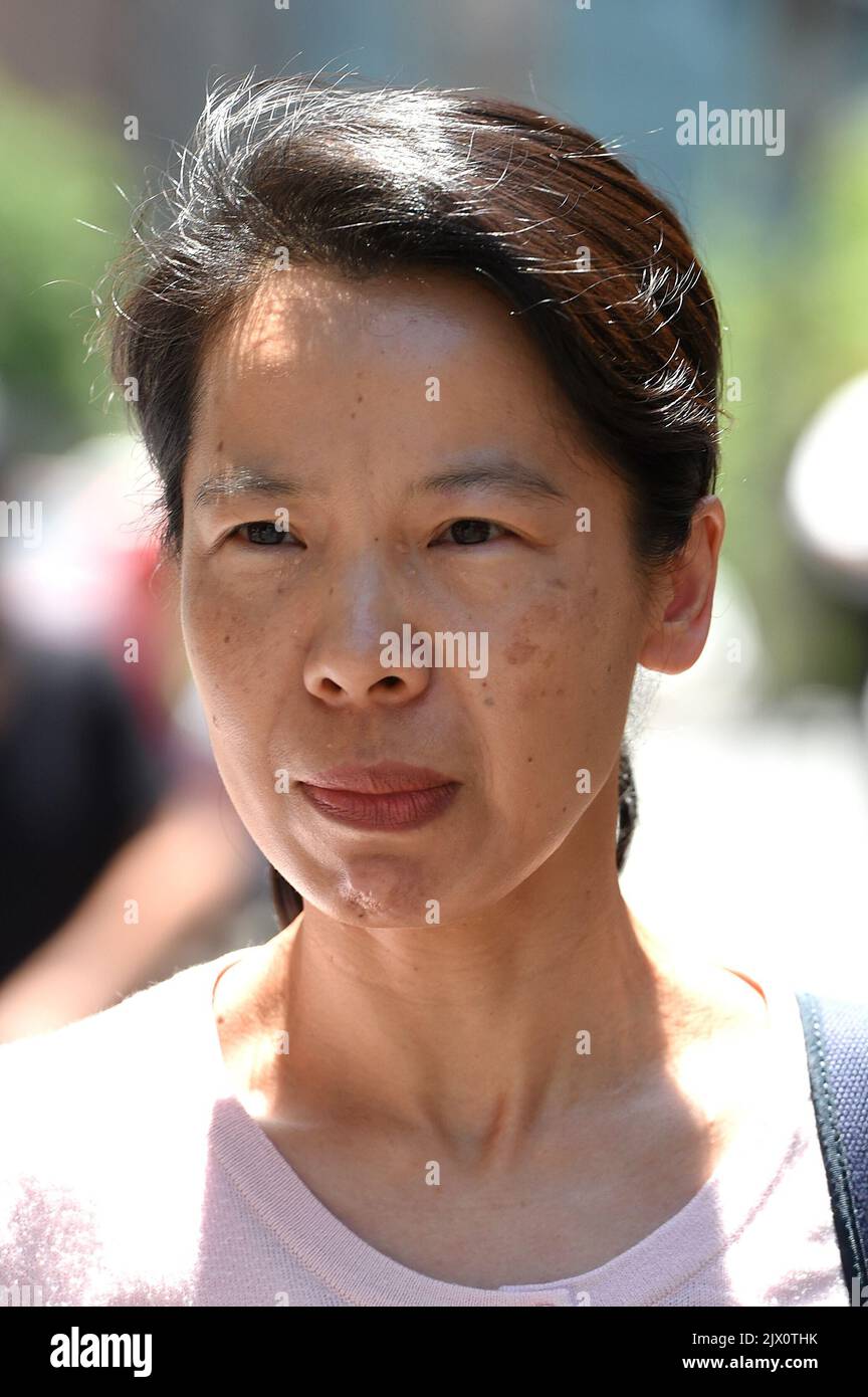 Kathy Lin (Mitte), die Frau von Robert Xie, verlässt am Dienstag, den 1 ...