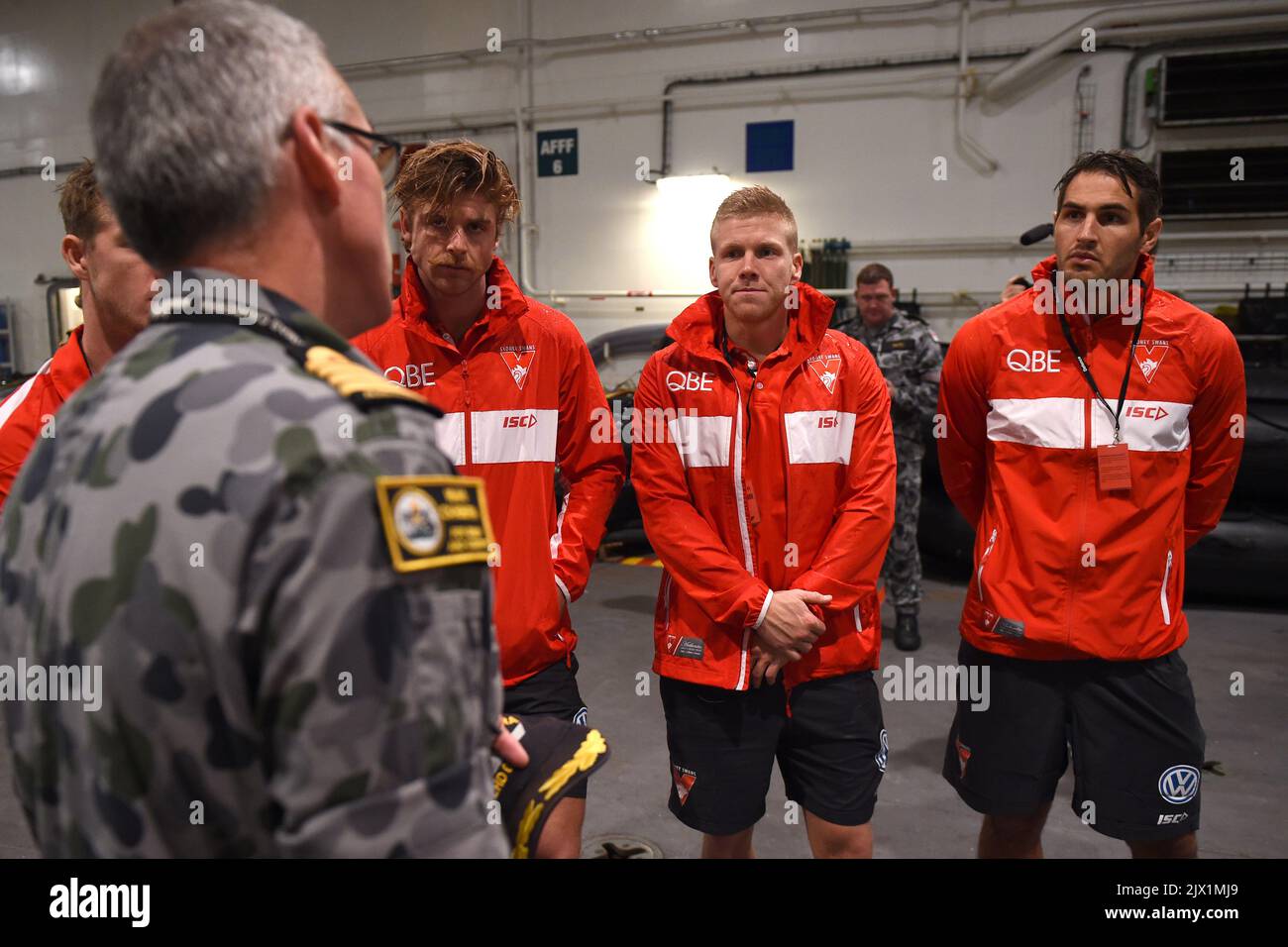 Die Spieler der Sydney Swans (L-R), Dane Rampe, Dan Hannebry und Josh ...