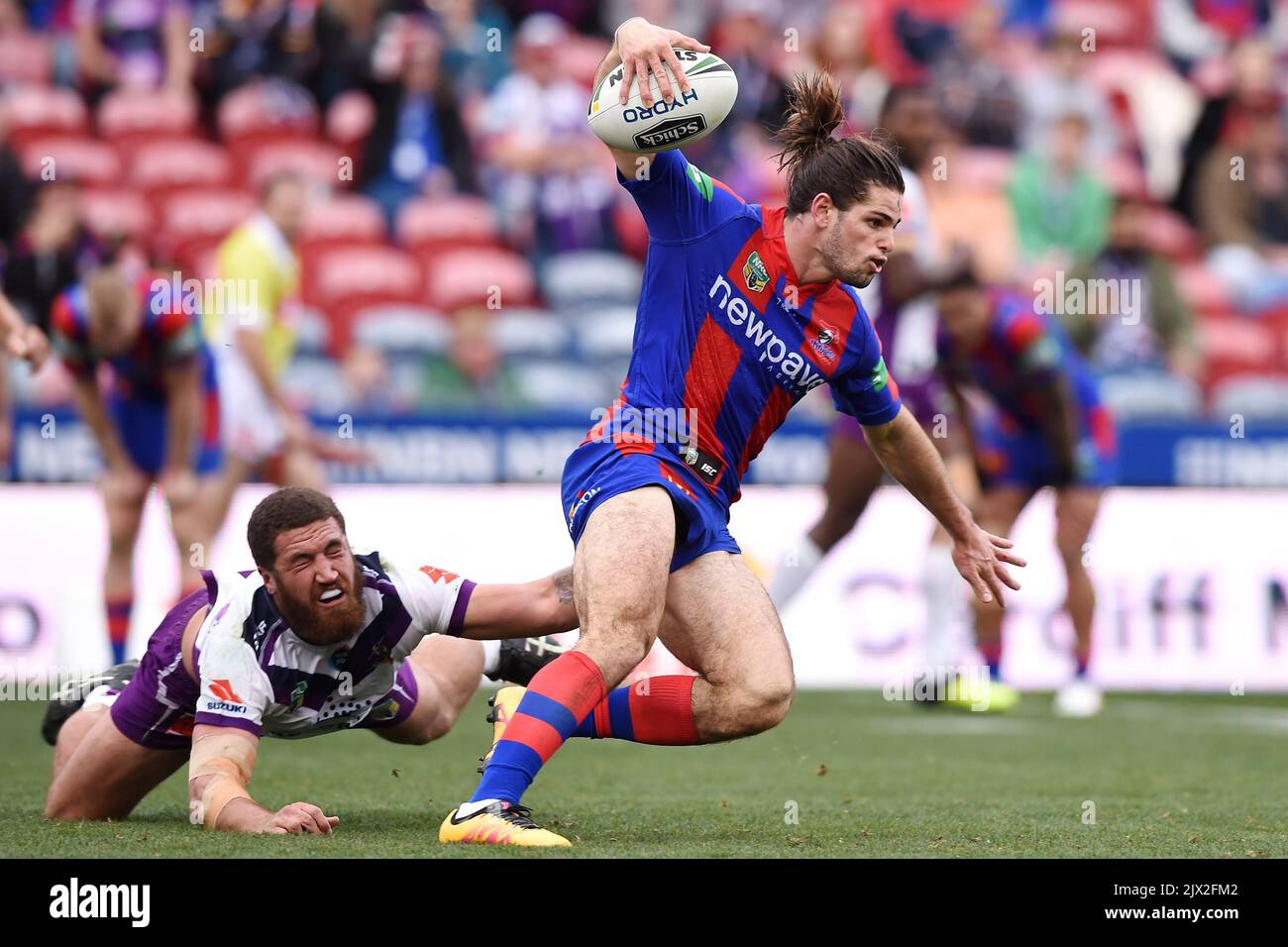 Jake Mamo (rechts) von den Knights kommt am Sonntag, den 17. Juli 2016 ...