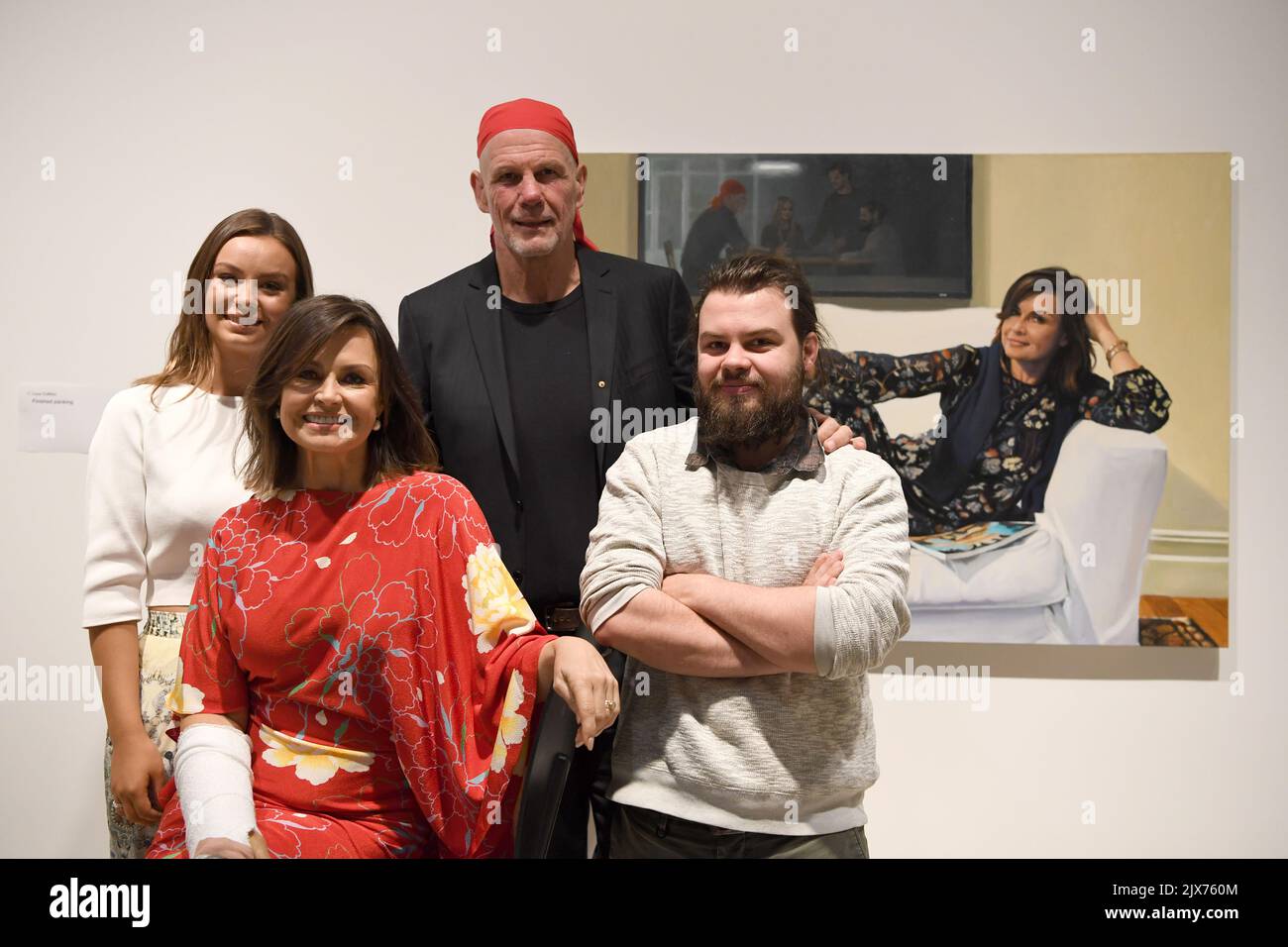 Lisa Wilkinson und Peter Fitzsimons posieren zusammen mit ihren Kindern ...