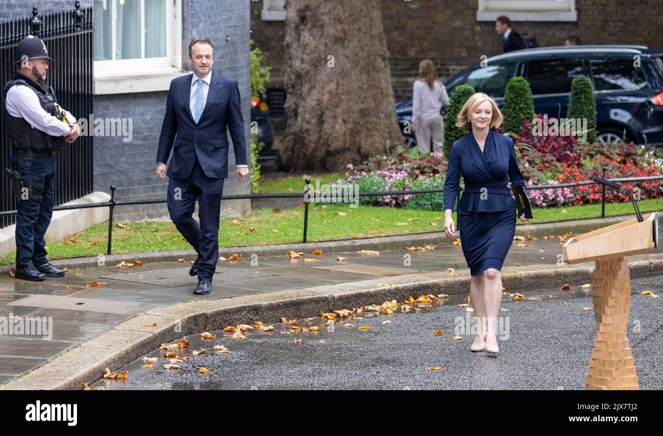 Bild zeigt: Liz Truss und Ehemann Hugh O’Leary kommen zum ersten Mal ...