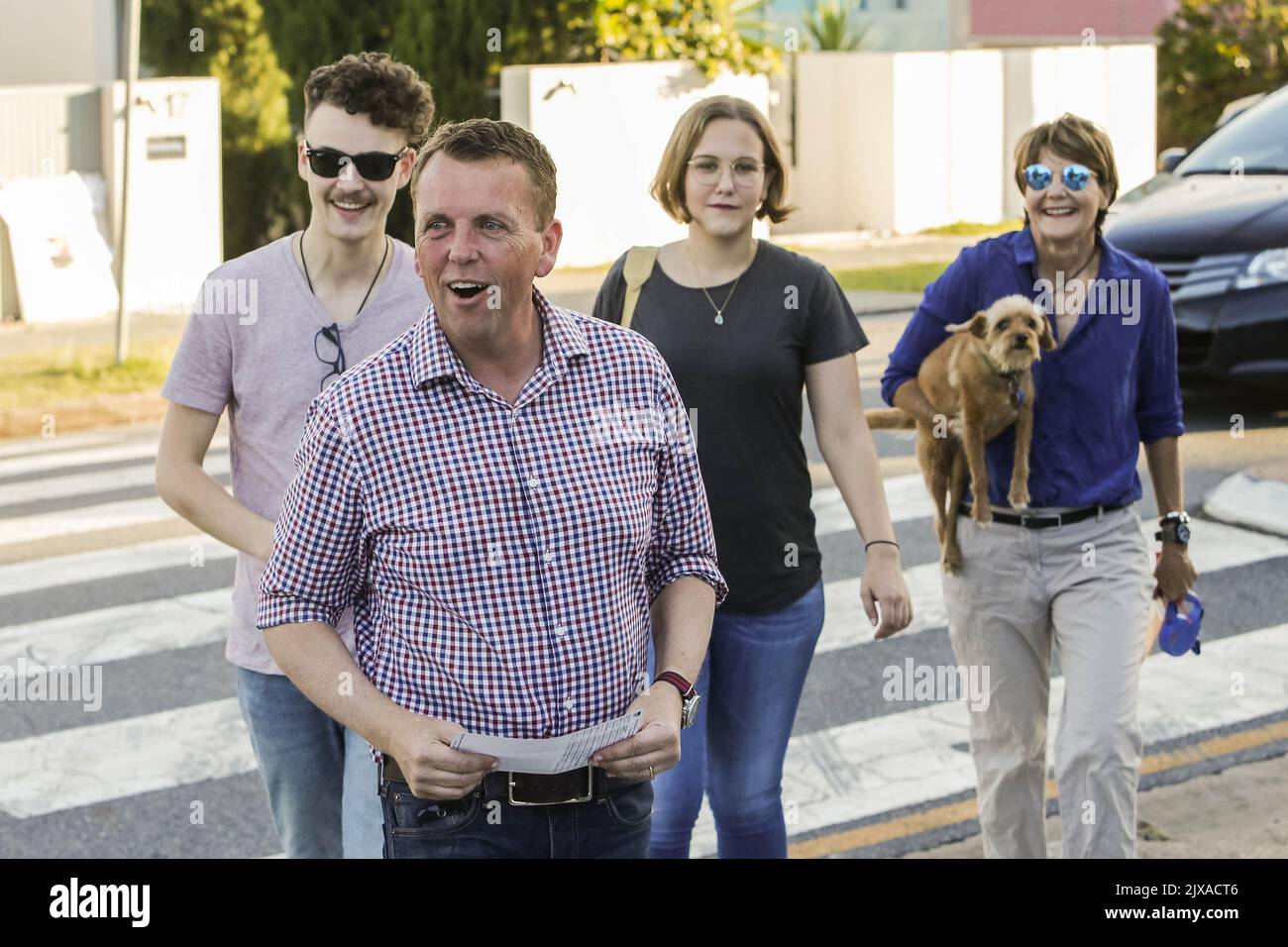 LNP-Mitglied Scott Emerson mit seiner Frau Robyn, Sohn Jack, Tochter ...