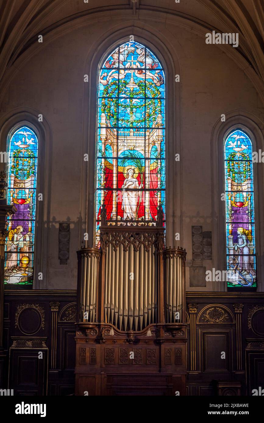 Orgel in der Kirche Saint-Gervais, eine gotische Kirche auf einem ...
