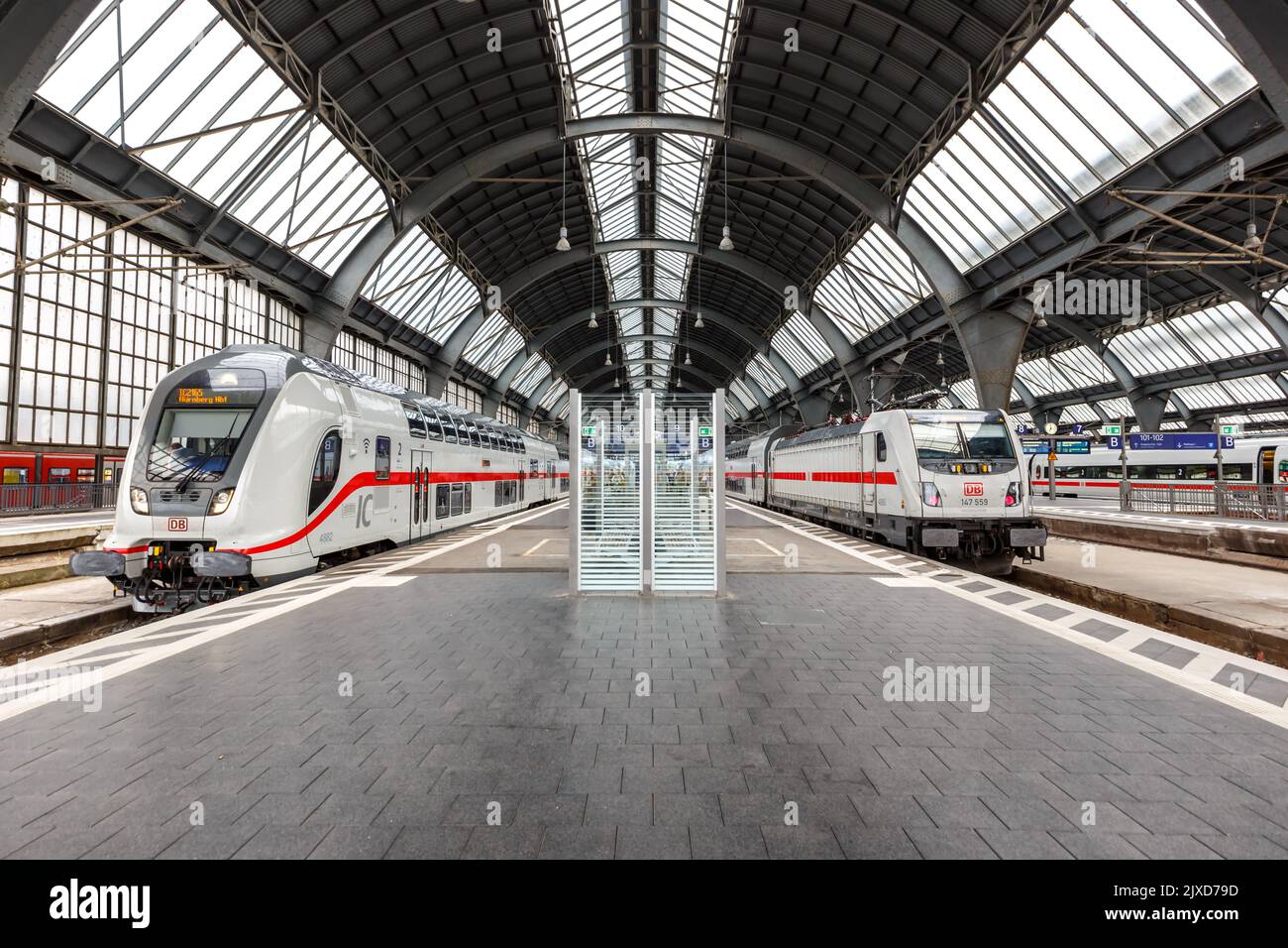 Karlsruhe, Deutschland - 30. Juni 2022: Intercity IC Züge des Typs ...