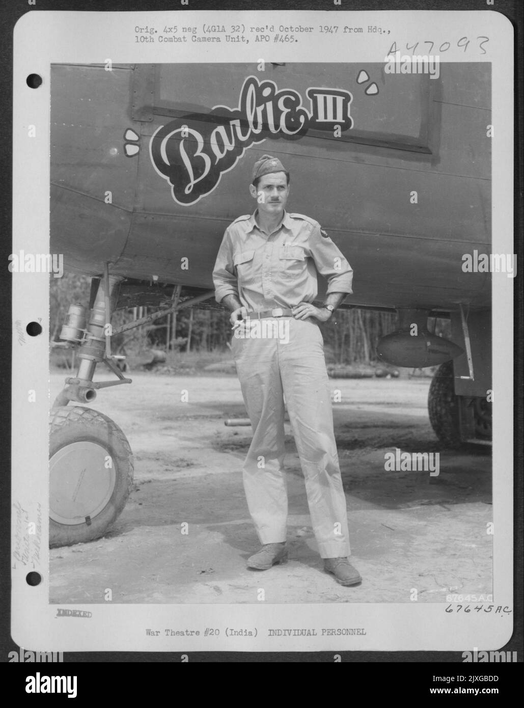 LT. Colonel Robert T. Smith, Kommandant der Medium Bomber Squadron, die ...