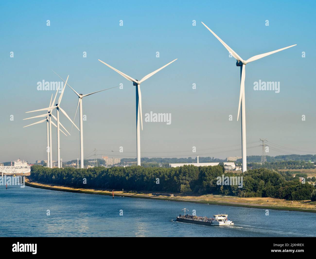 Der Hafen von Rotterdam ist der größte Seehafen in Europa, und der ...