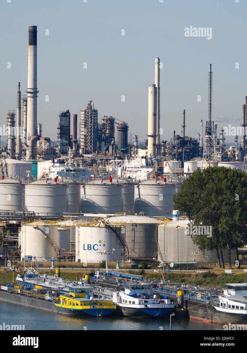 Der Hafen von Rotterdam ist der größte Seehafen in Europa, und der ...