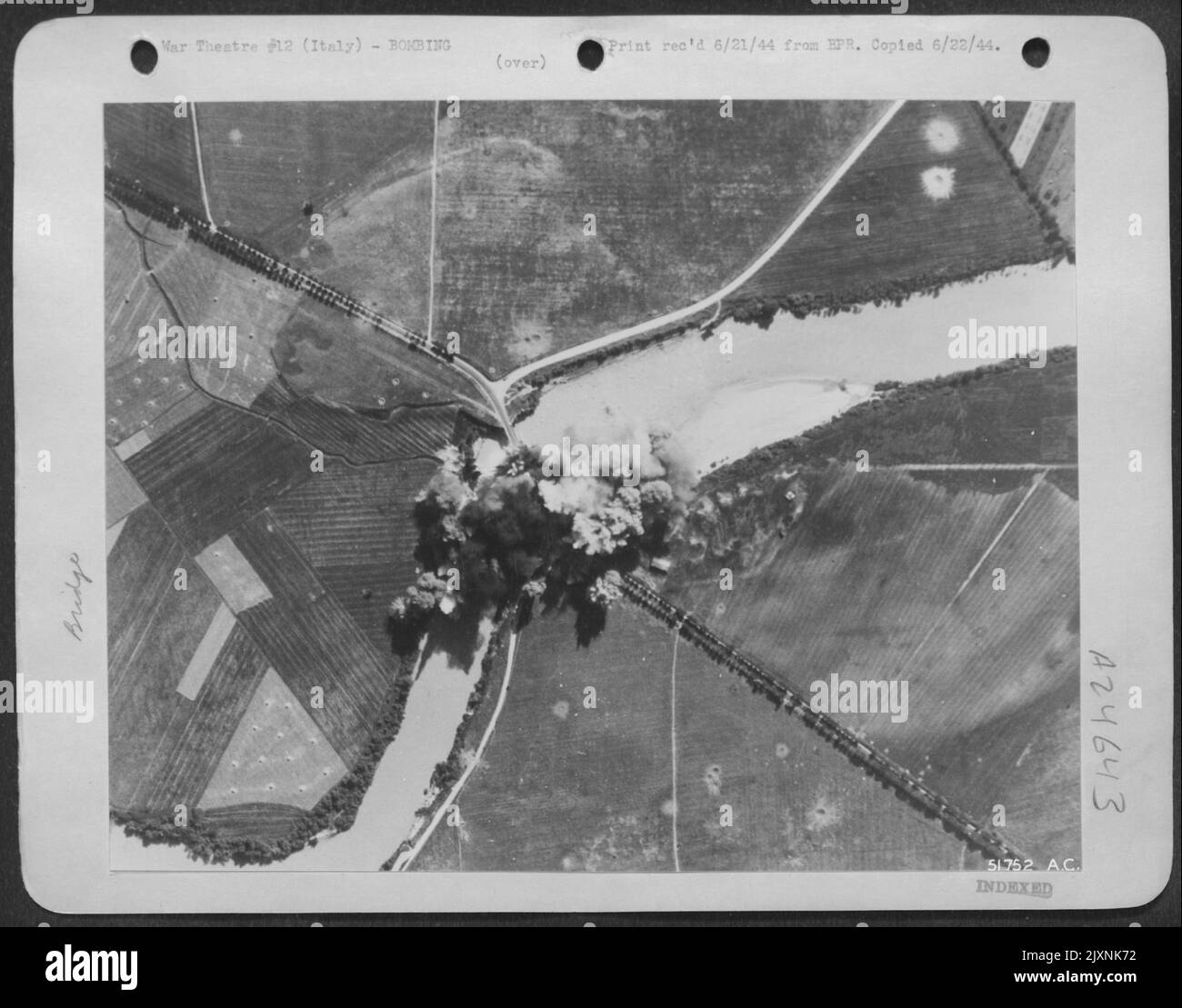 Martin B-26 Marodeuter der ersten taktischen Luftwaffe sprengen die ...