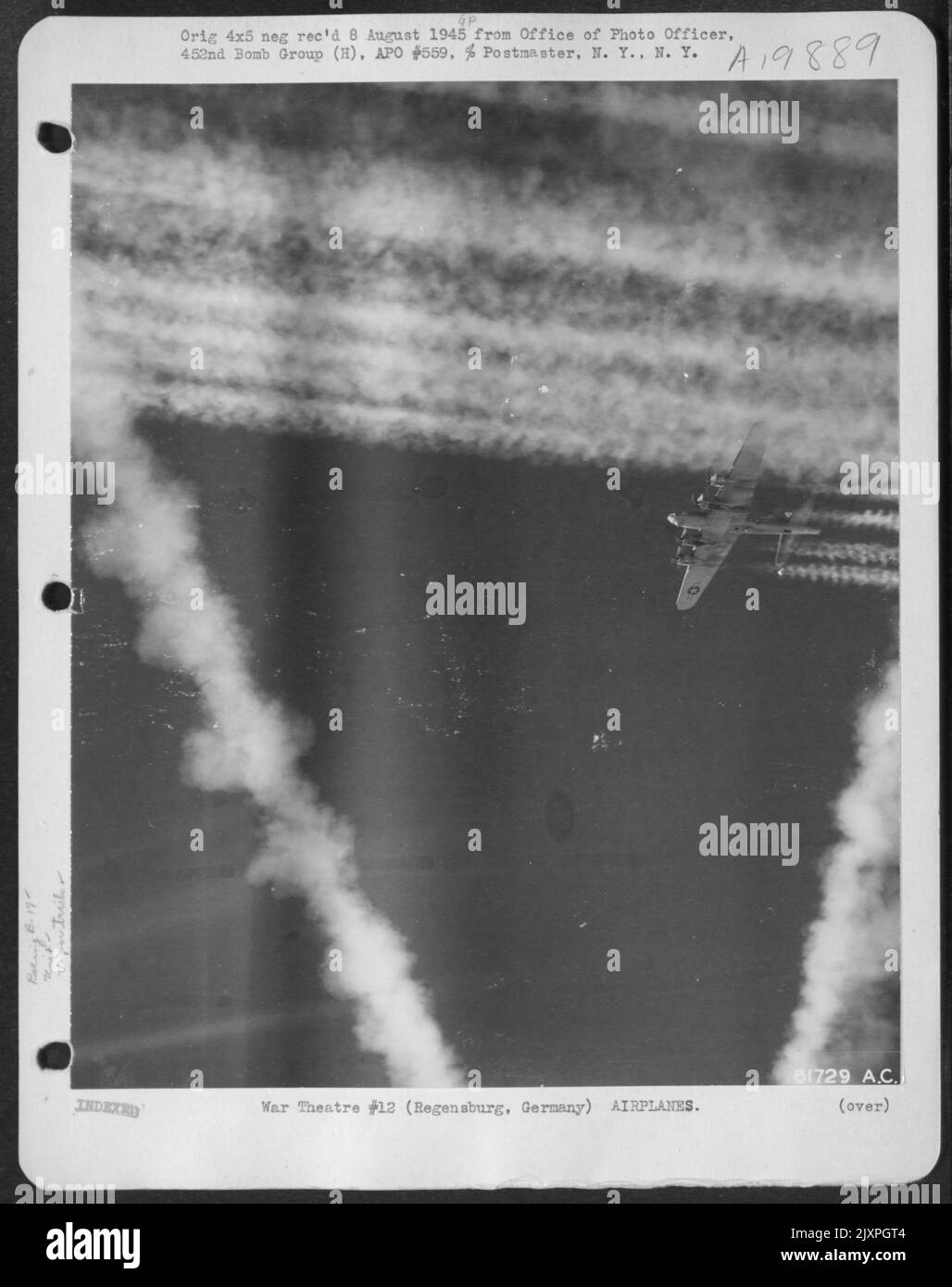 Die Boeing B-17 Flying Fortresses der 452Nd Bomb Group verlässt eine ...