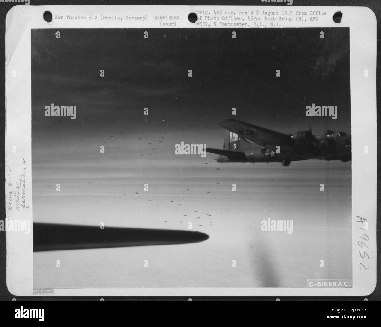 Boeing B-17 „Flying Fortresses“ der 452Nd Bomb Group bahnte sich den ...