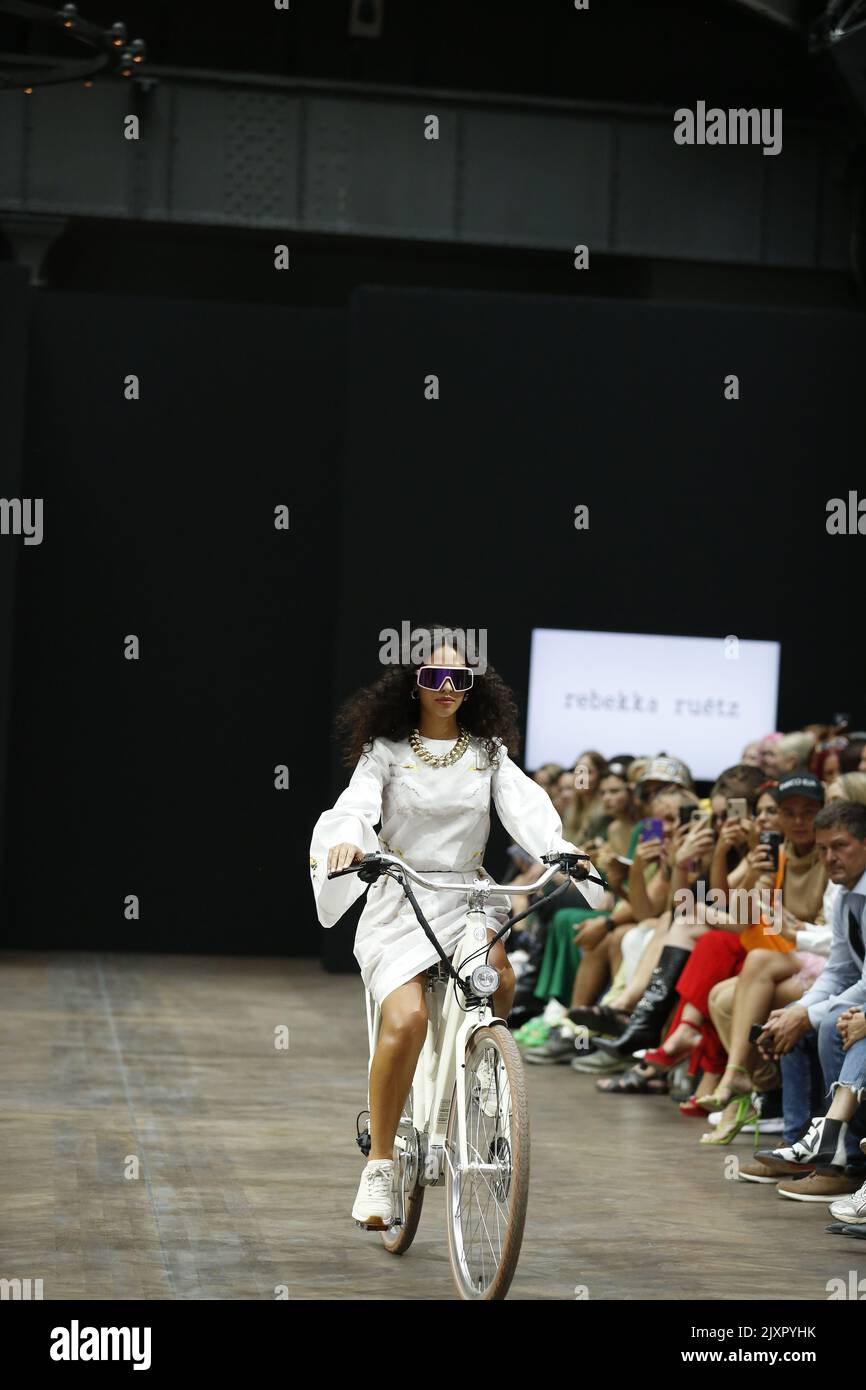 Berlin, Deutschland. 07. September 2022. Die Designerin Rebekka Ruétz ...