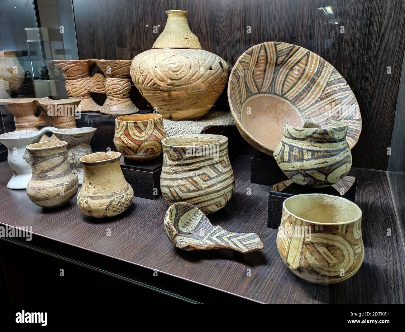KIEW, UKRAINE - 7. SEPTEMBER 2022 - Artefakte der Cucuteni-Trypillia ...