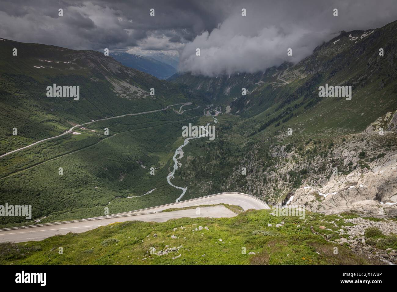Blick vom Hotel Belvedere auf den Furkapass und die junge Rhone mit der ...