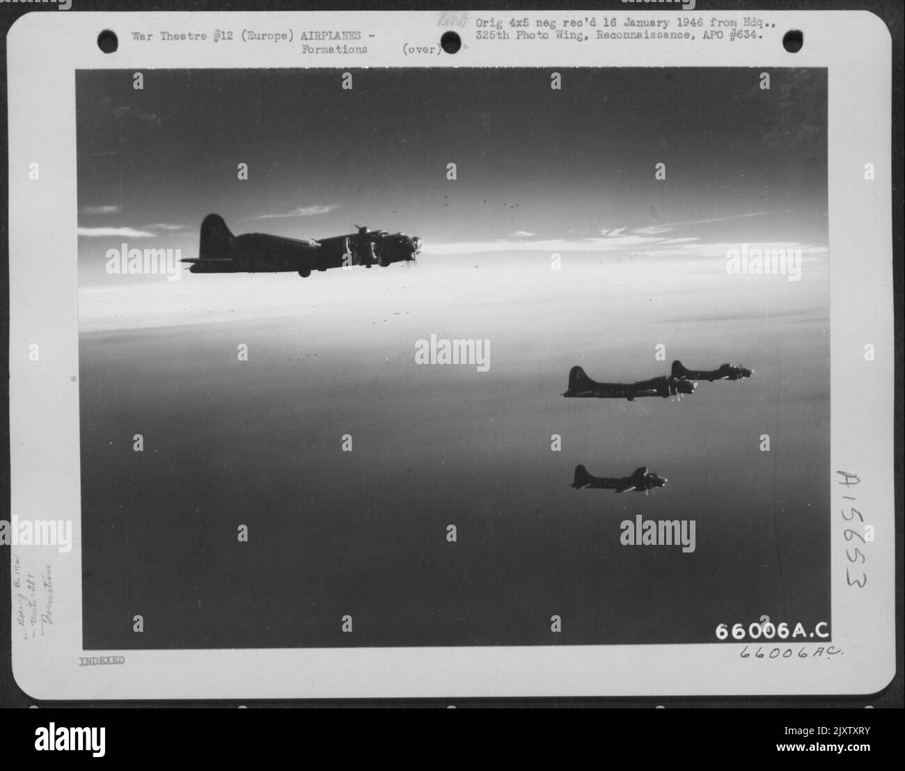 Boeing B-17 Flying Fortresses der 381St Bomb Group auf dem Weg zur ...