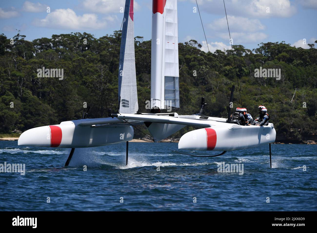 Japan startet seinen Katamaran F50 beim ersten Trainings- und ...