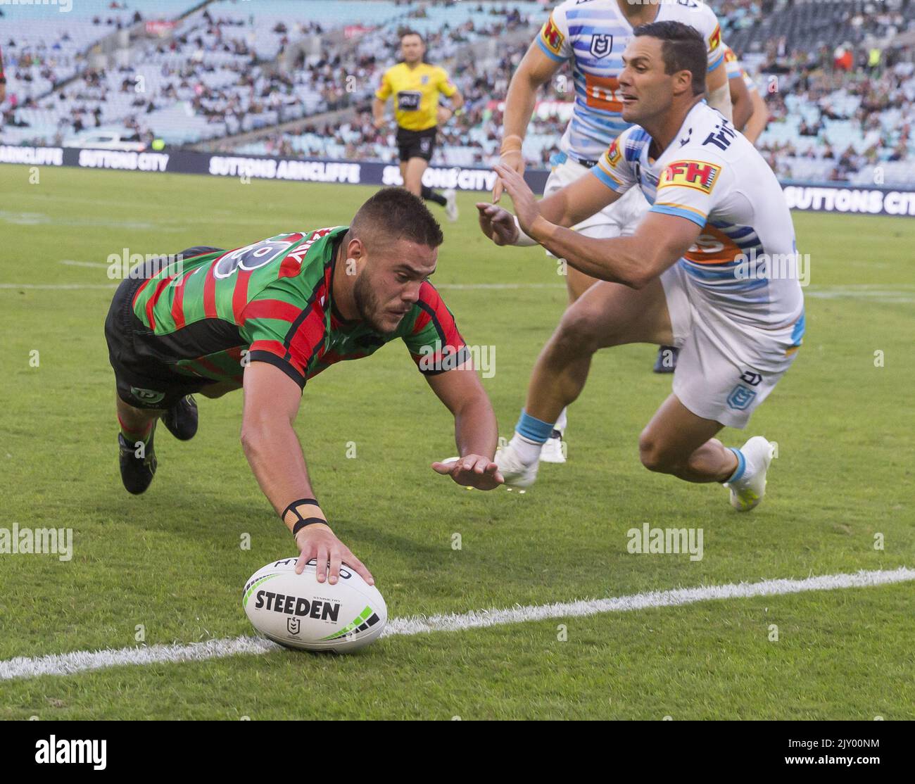 Corey Allan von den Rabbitohs punktet beim NRL-Spiel der Runde 3 ...