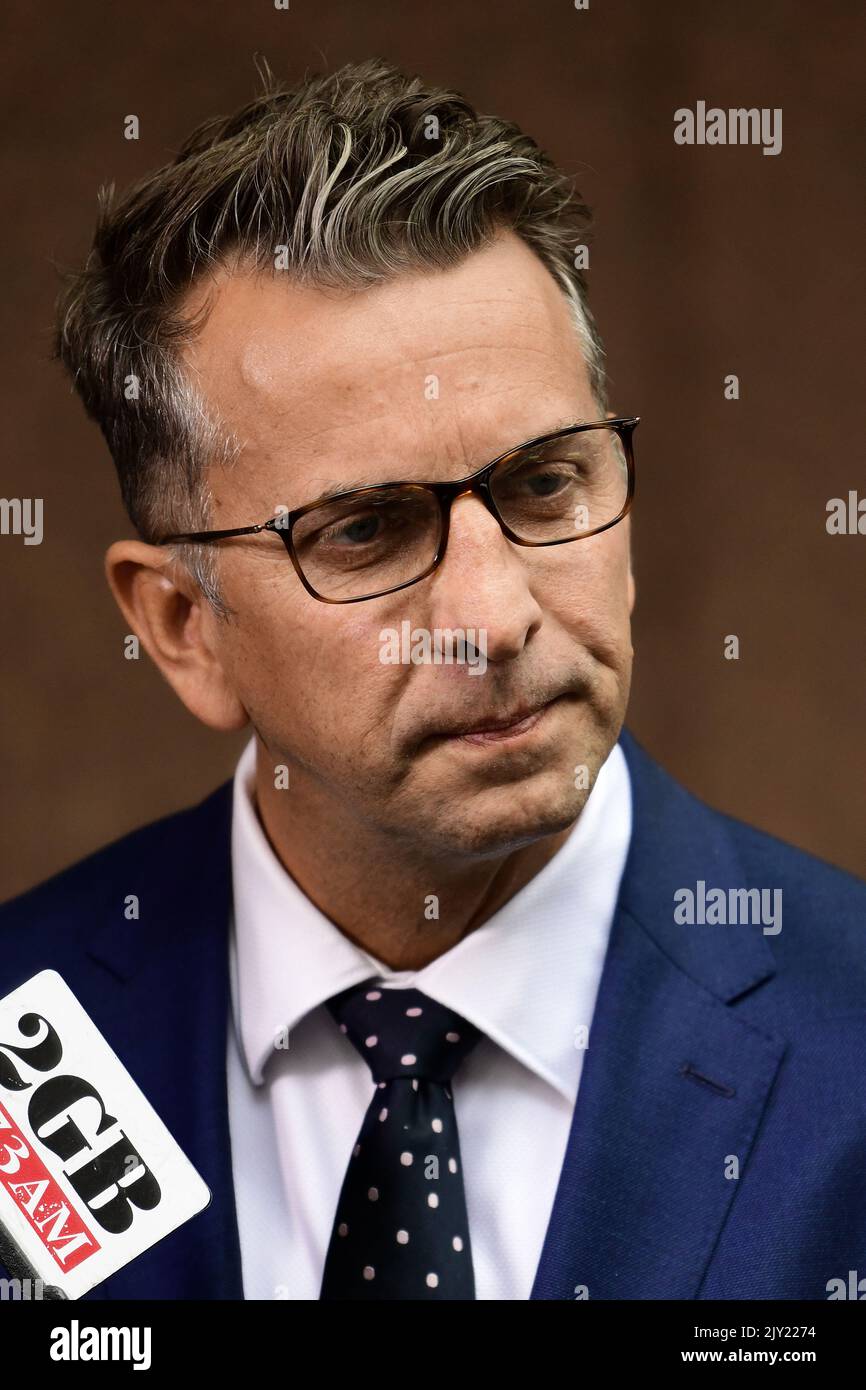 Der Minister für Verkehr und Straßen der NSW, Andrew Constance, spricht ...