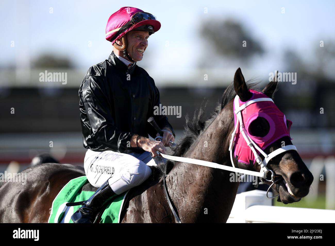 Der Jockey Glyn Schofield kehrt zum Hofe zurück, nachdem er am Mittwoch ...