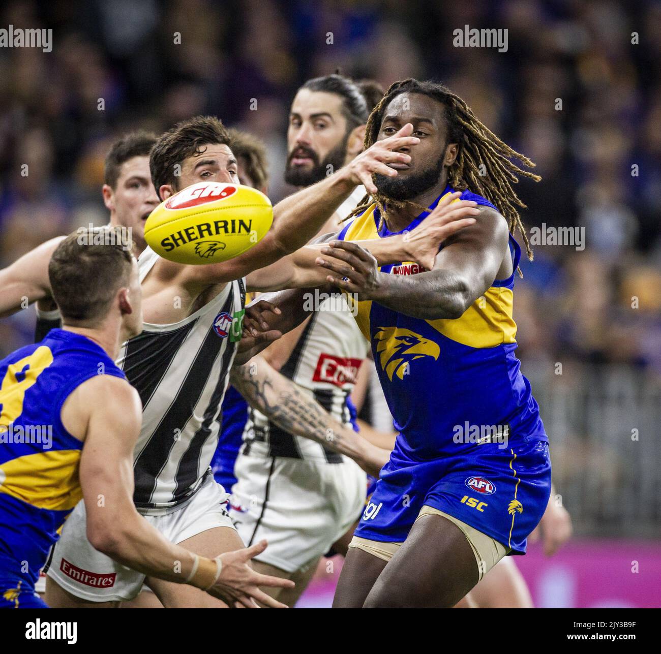 NIC Naitanui of the Eagles während des AFL-Spiels der Runde 17 zwischen ...