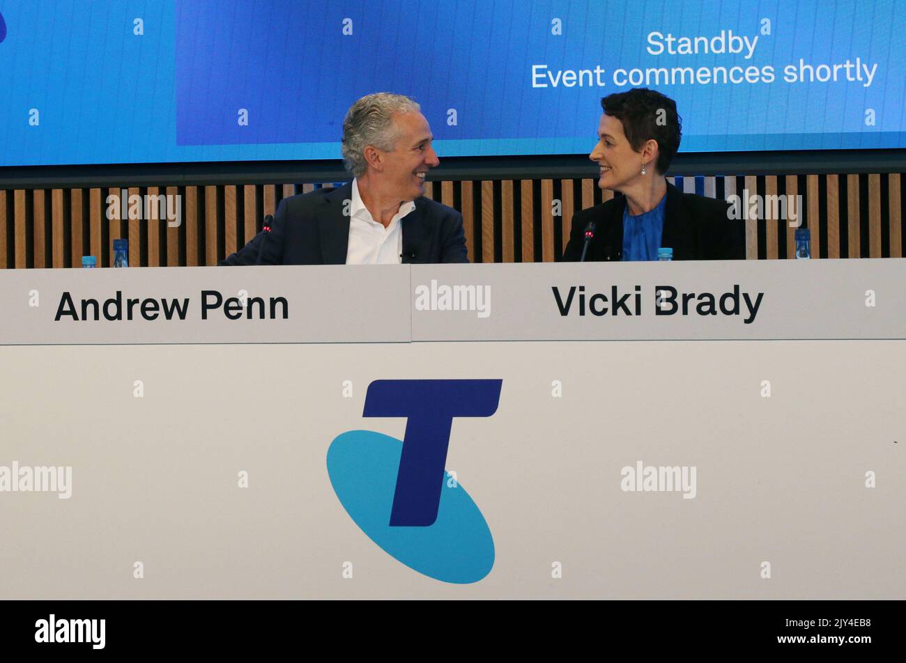 Andrew Penn, CEO von Telstra, und Vicky Brady, neuer CFO, am Donnerstag ...