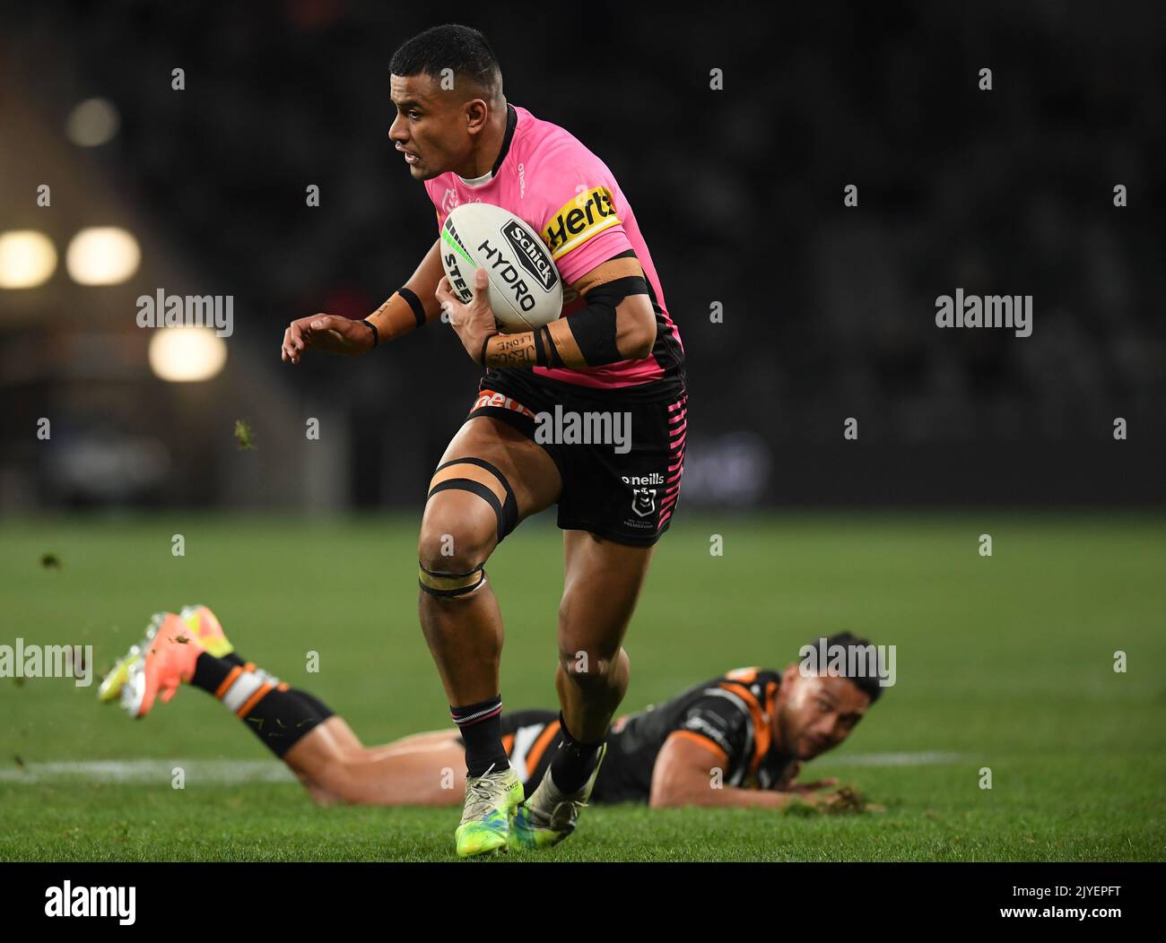 Stephen Crichton von den Panthers während des Round 8 NRL-Spiels ...