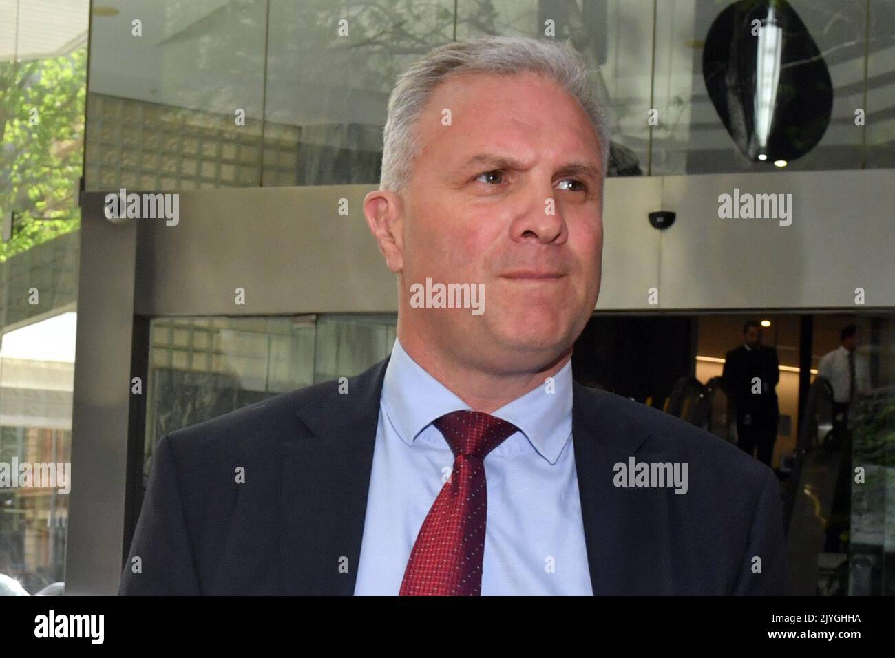 Immobilienmakler Angus McLaren verlässt eine unabhängige Kommission ...