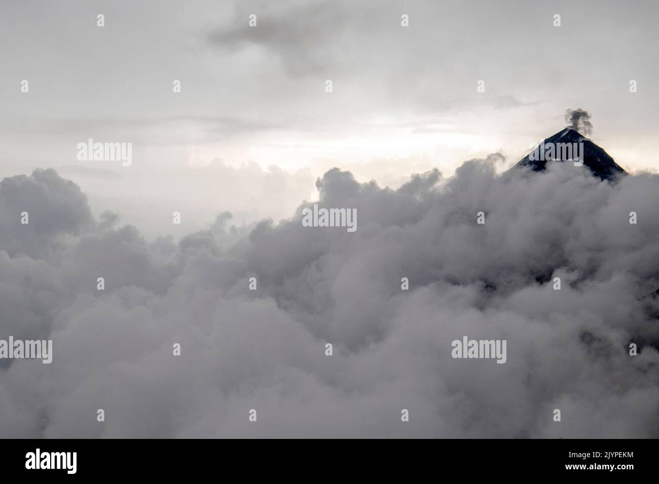 Guatemala vulkanausbrüche -Fotos und -Bildmaterial in hoher Auflösung ...