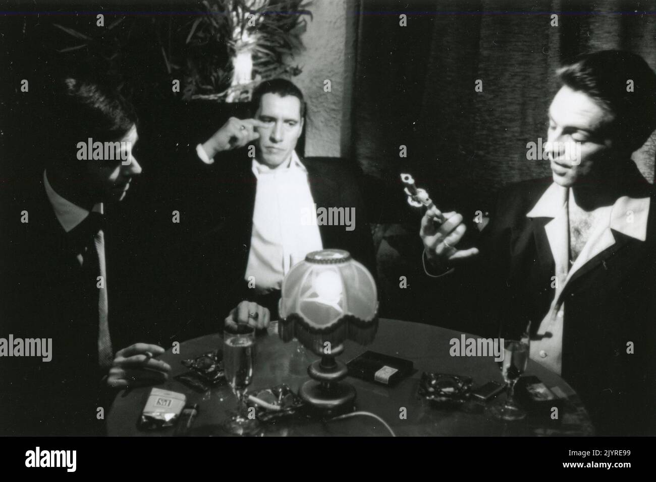 Die Schauspieler Oscar Ortega Sanchez, Ralph Herforth und Aleksander ...