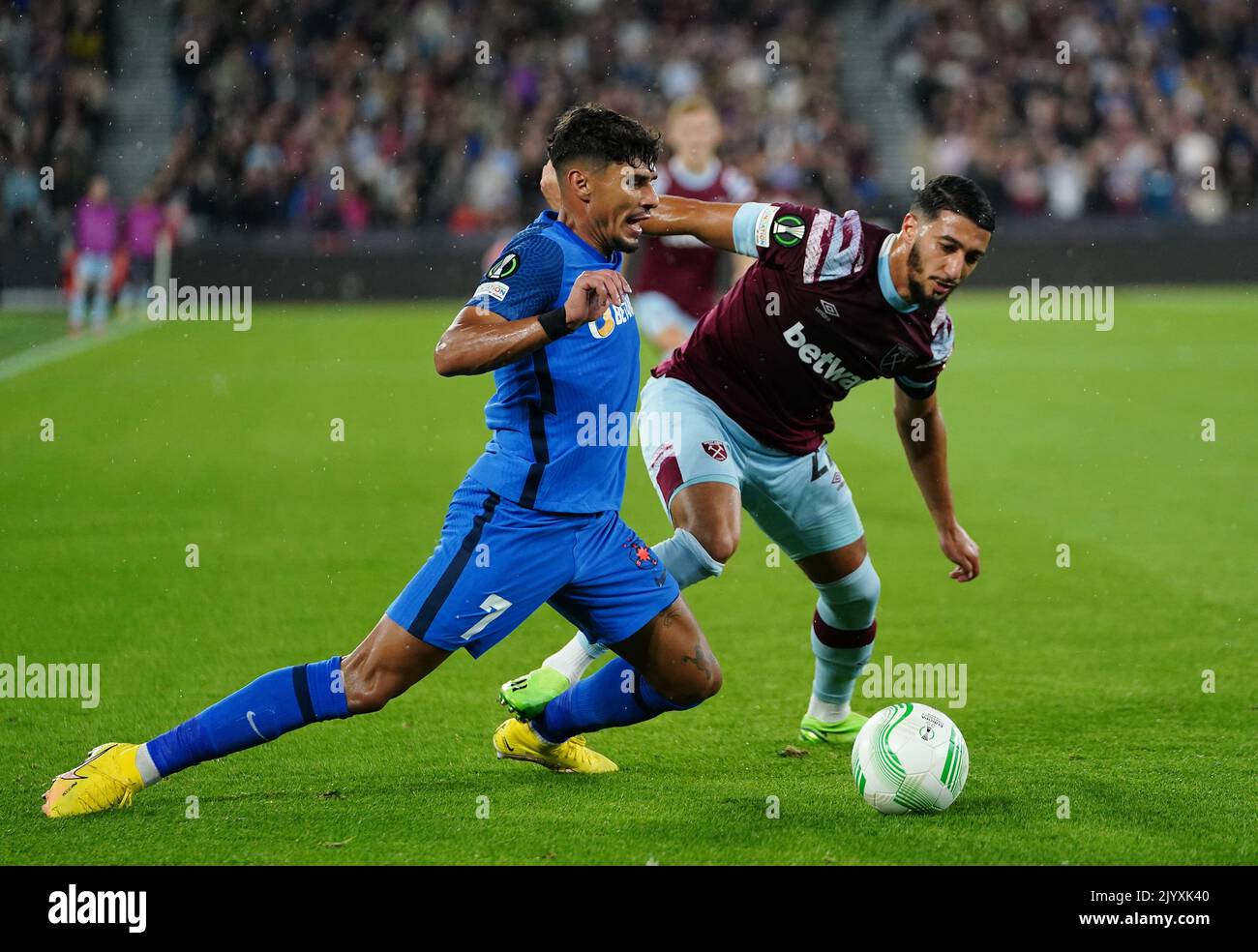 Florinel coman von fcsb -Fotos und -Bildmaterial in hoher Auflösung – Alamy