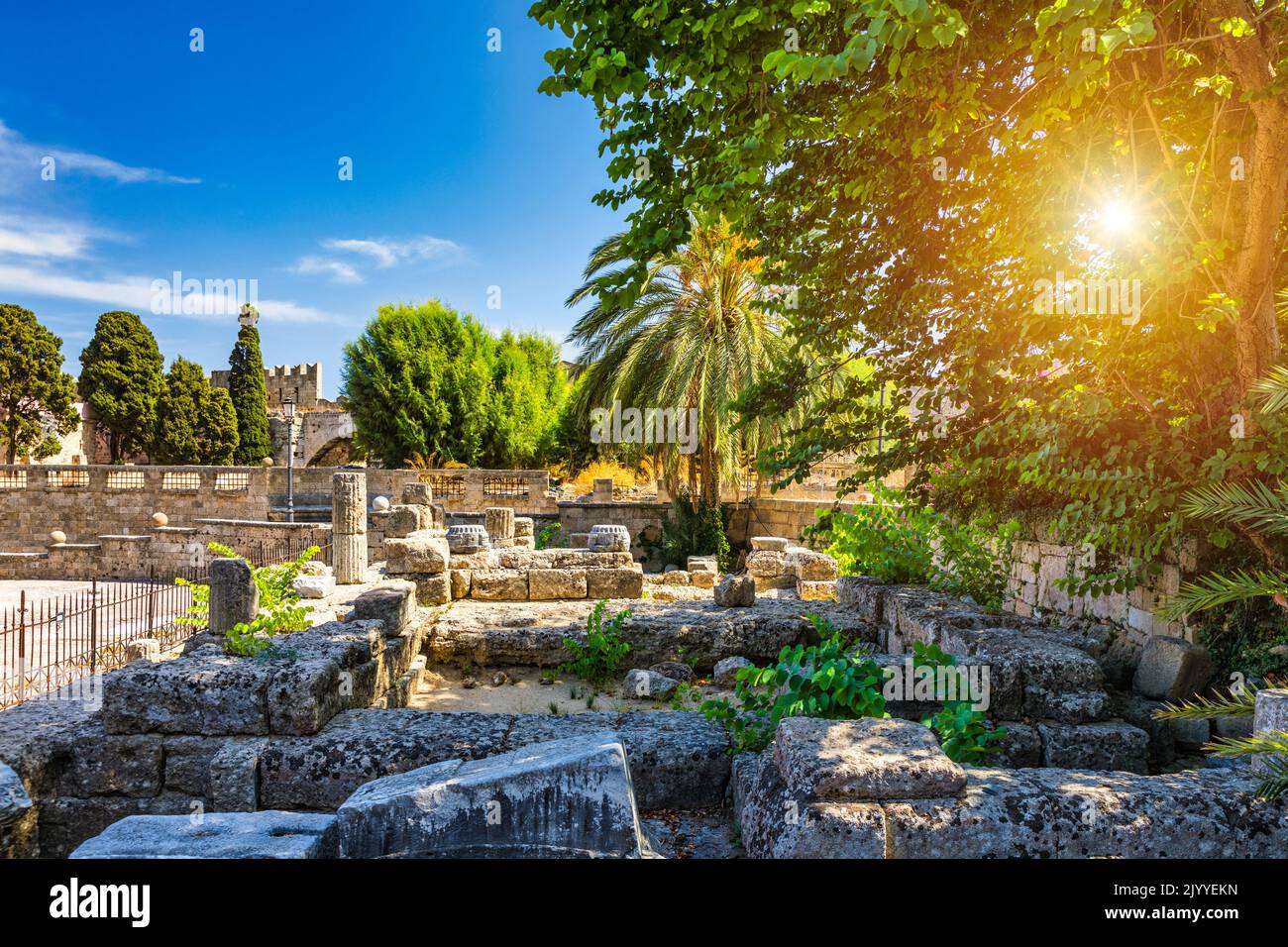 Mittelalterliche Bogenstraße in der Altstadt von Rhodos, Griechenland ...