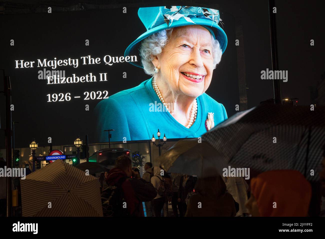 London, 8.. September 2022. Die Öffentlichkeit versammelte sich im ...