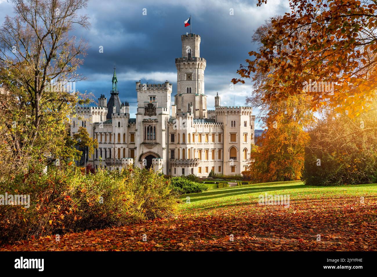 Schloss Hluboka nad Vltavou ist eine der schönsten Burgen in der ...