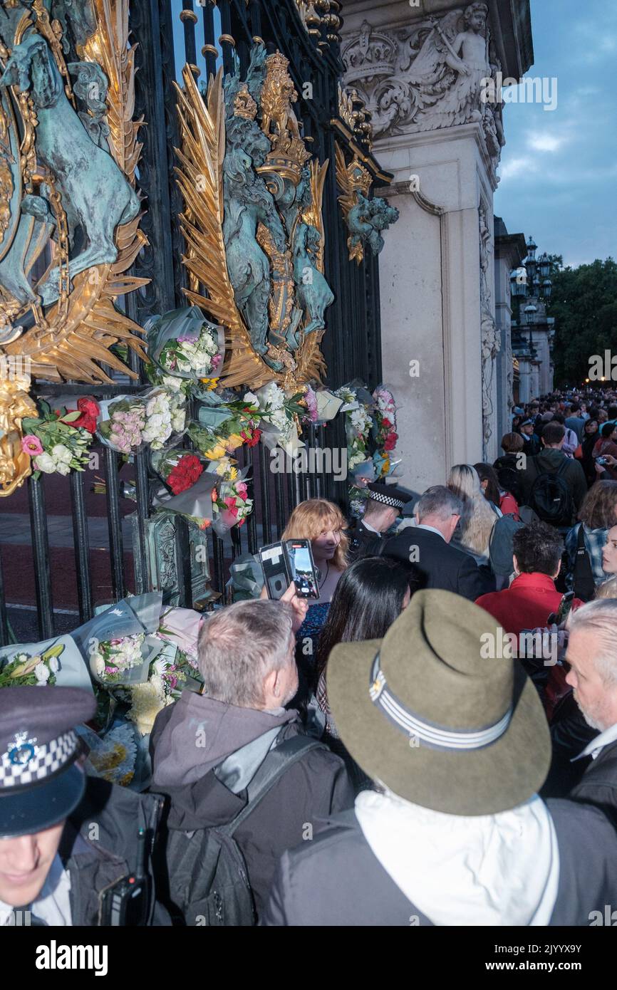 London Bridge is Down, die Königin stirbt mit 96 Jahren nach 70 Jahren, als der britische ...