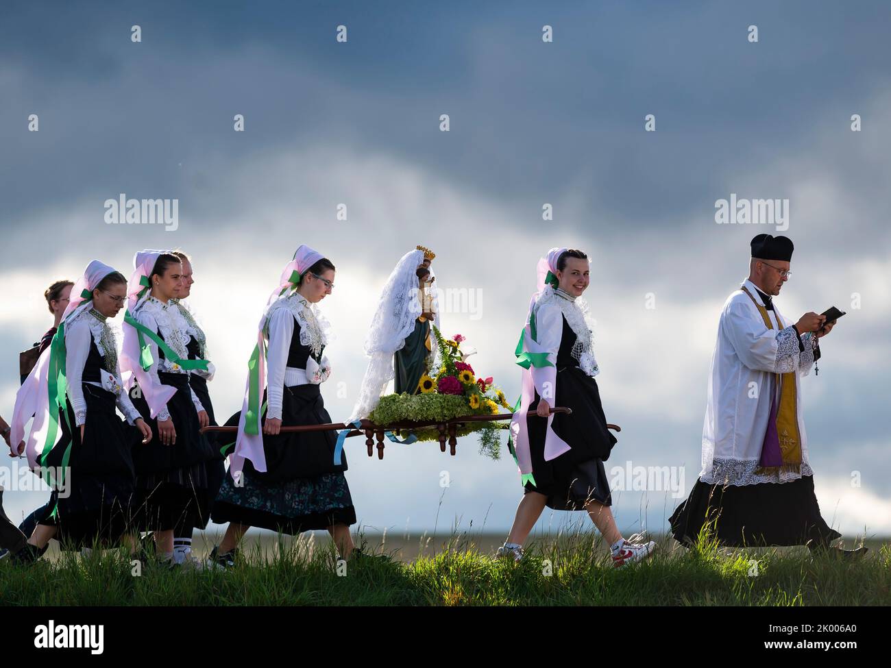 Rosenthal, Deutschland. 08. September 2022. Druzhkas, Mädchen in festlichen Sorben-Kostümen ...