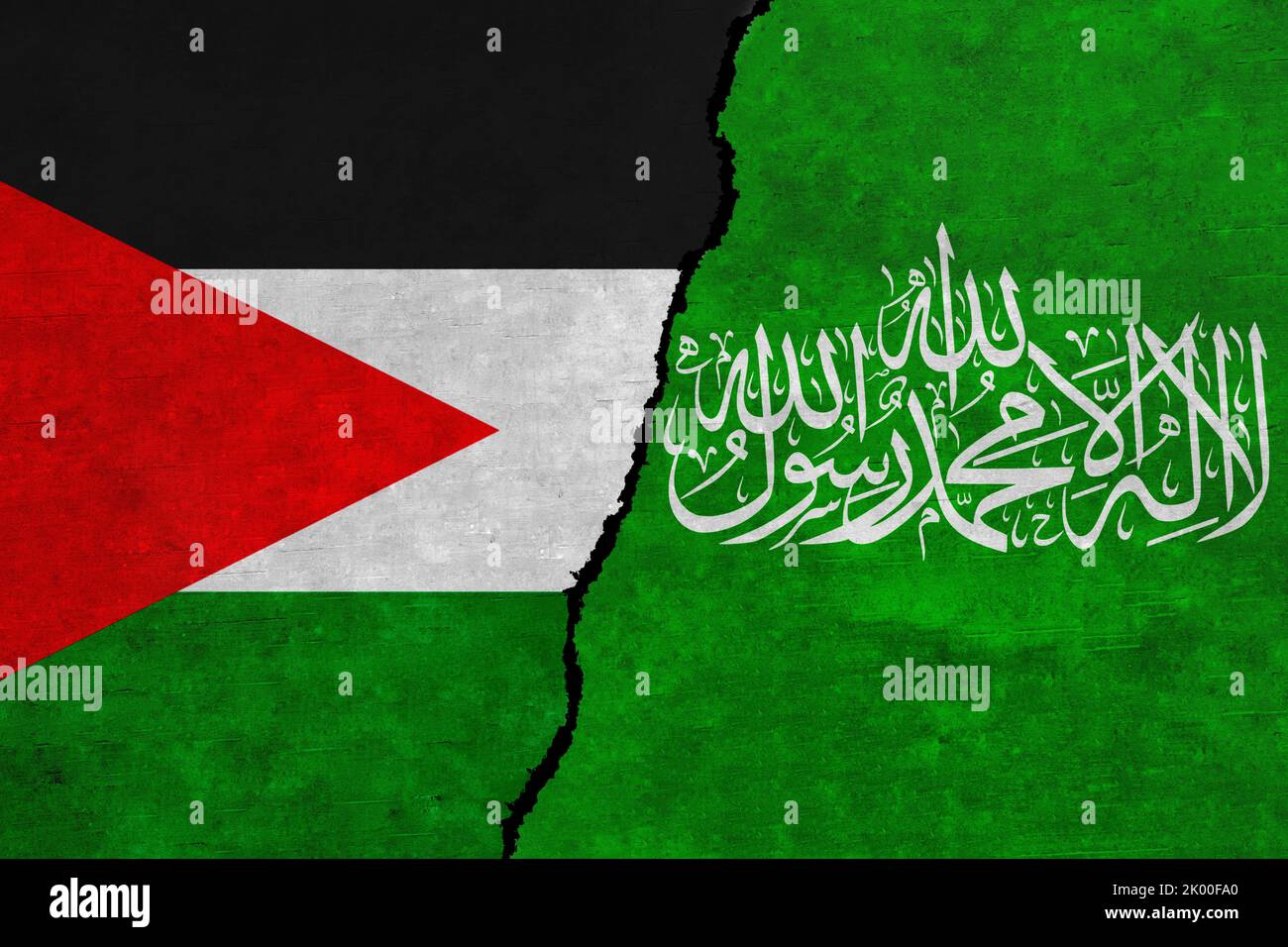 Hamas und Palästina malten Flaggen mit einem Riss an einer Wand ...