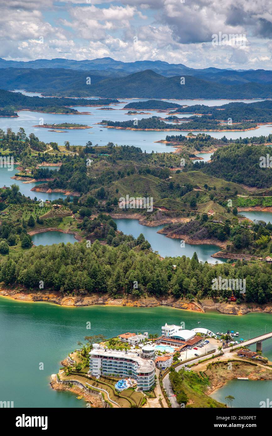 Kolumbien, El Penol, der Embalse Penol-Guatape ist ein wunderschönes ...